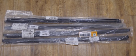 1U9810957A УПЛОТНИТЕЛЬ ПРОЕМА ЛЕВ./TUERDICHTU VAG | Запчасти на DRIVE2