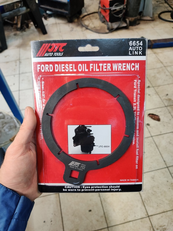 Замена корпуса топливного фильтра в сборе 2211613 — Ford Transit (8G ...