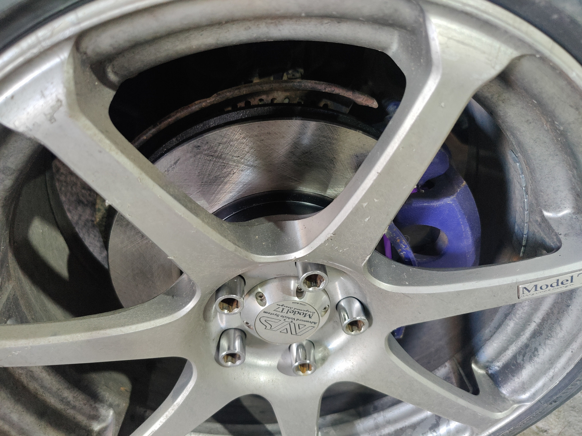 Замена передних тормозов, масло в двигатель и сайлентблоки — Toyota ...