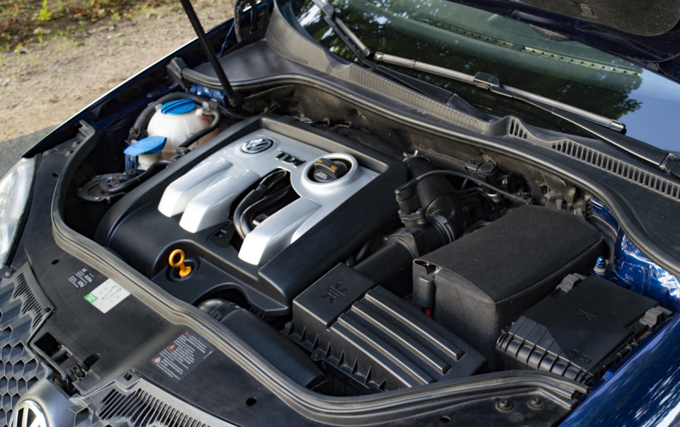Передний уплотнитель подкапотного пространства — Volkswagen Golf Mk5, 1 ...
