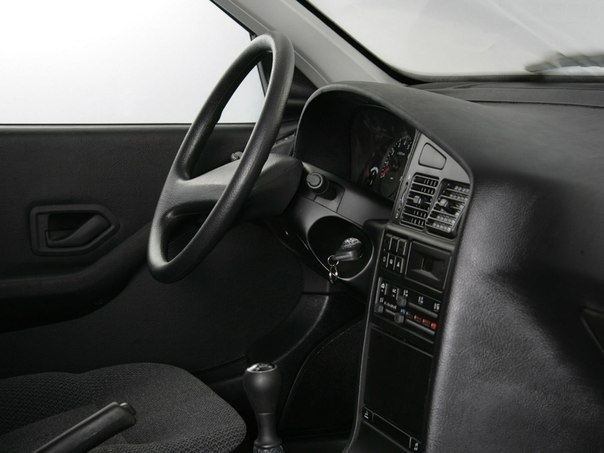 Может я что-то упустил, но иранцы до сих пор выпускают Peugeot 405 ...