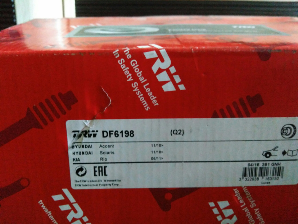 Передние диски и колодки — Hyundai Solaris (1G), 1,6 л, 2011 года | запчасти | DRIVE2