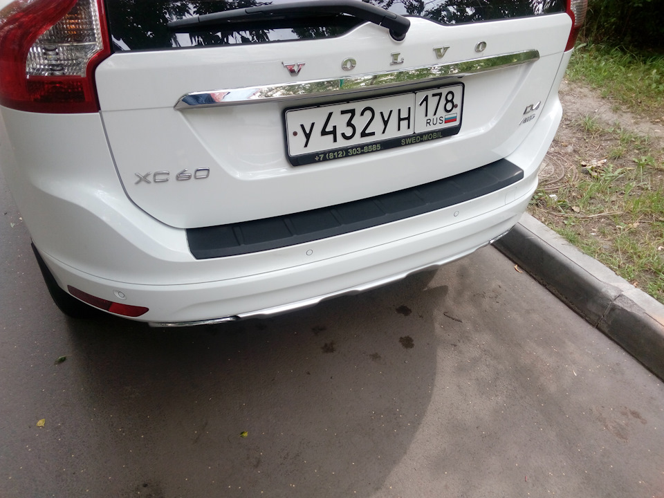 Накладка бампера в зоне погрузки — Volvo XC60 (1G), 2,4 л, 2014 года ...