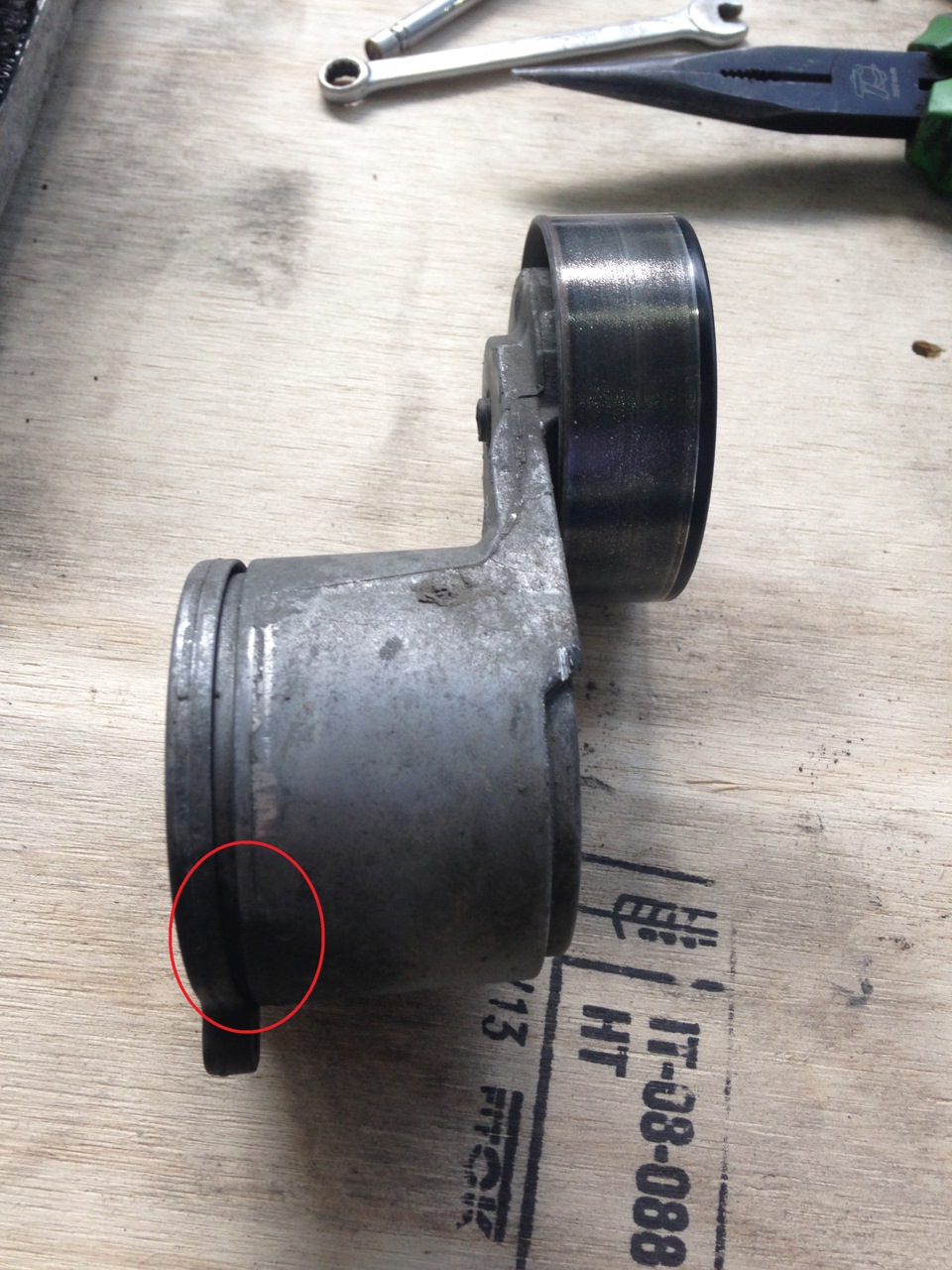 Замена ремня навесного оборудования и роликов. — Jeep Wrangler (JK), 2 ...