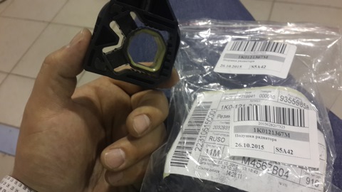 1K0121367M Кронштейн радиатора верхний / 03~ VAG | Запчасти на DRIVE2