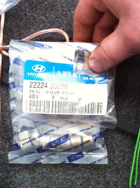 2222435000 КОМПЛЕКТ МАСЛОСЪЕМНЫХ КОЛПАЧКОВ ДВИГАТЕЛЯ (8ШТ) KIA HYUNDAI ...