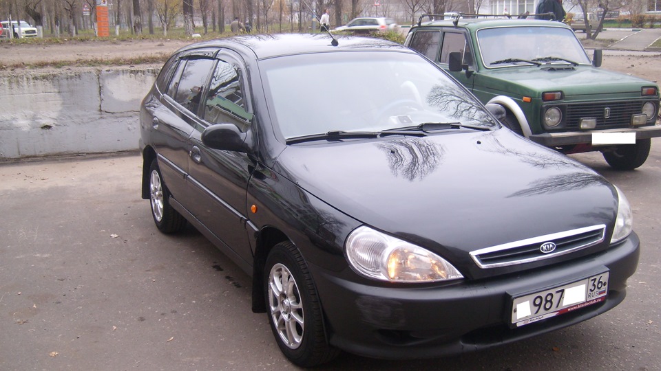 Подиум под номерной знак — KIA Rio 5-door (1G), 1,5 л, 2002 года ...