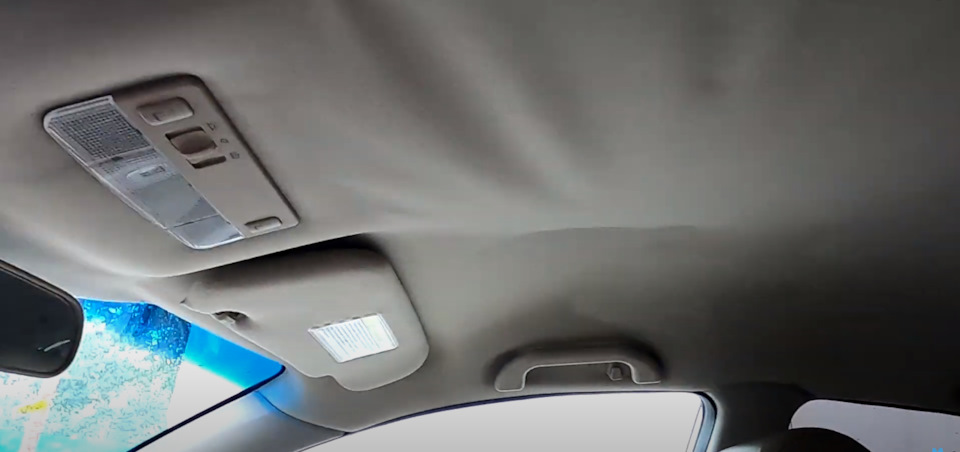 Клеем потолок в машине, новый способ без обойного клея, ровно и без ...