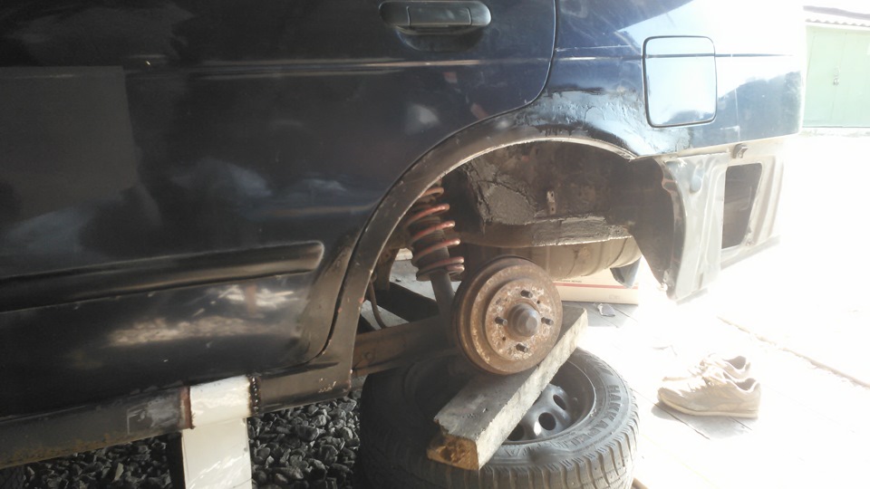 Задняя левая арка продолжение — Nissan Almera I (N15), 1,6 л, 1998 года ...