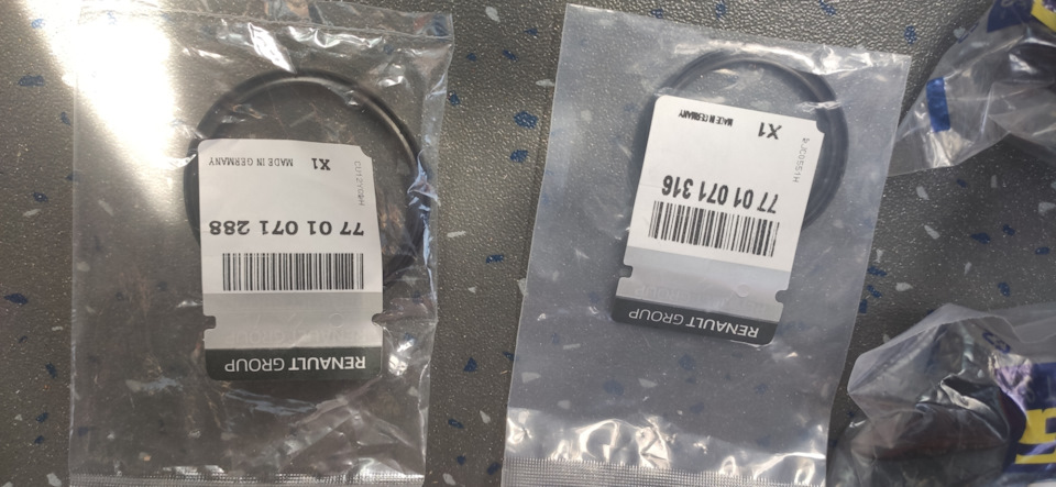 7701071316 Кольцо уплотните патрубка возд фил (рез) RENAULT | Запчасти ...