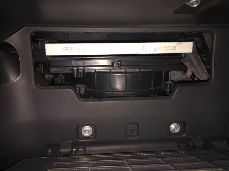 Replace Cabin Filter — KIA Cerato (2G), 1,6 л, 2011 года | плановое ТО ...