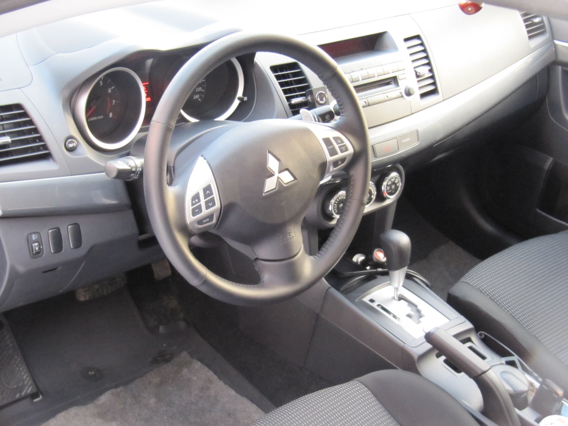 заменил накладки на торпеду и двери — Mitsubishi Lancer X, 1,8 л, 2010 ...