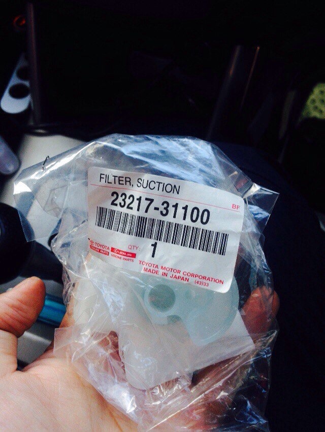 Замена топливного фильра — Toyota Crown (S200), 2,5 л, 2009 года ...