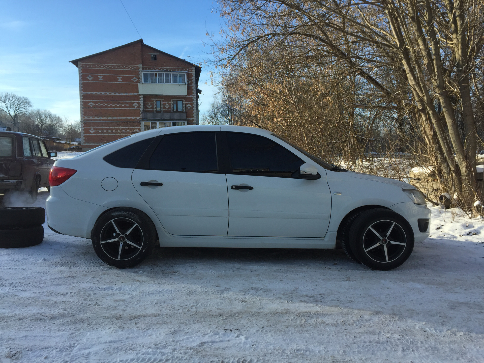 Готовь сани летом — Lada Гранта лифтбек, 1,6 л, 2015 года | колёсные ...