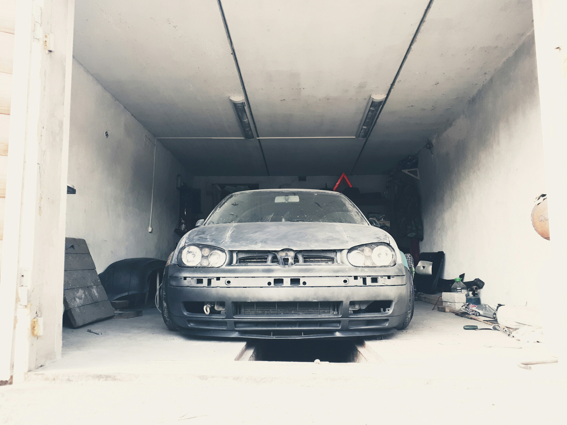 Губа от Сеат Леон купра — Volkswagen Golf Mk4, 1,6 л, 2000 года ...