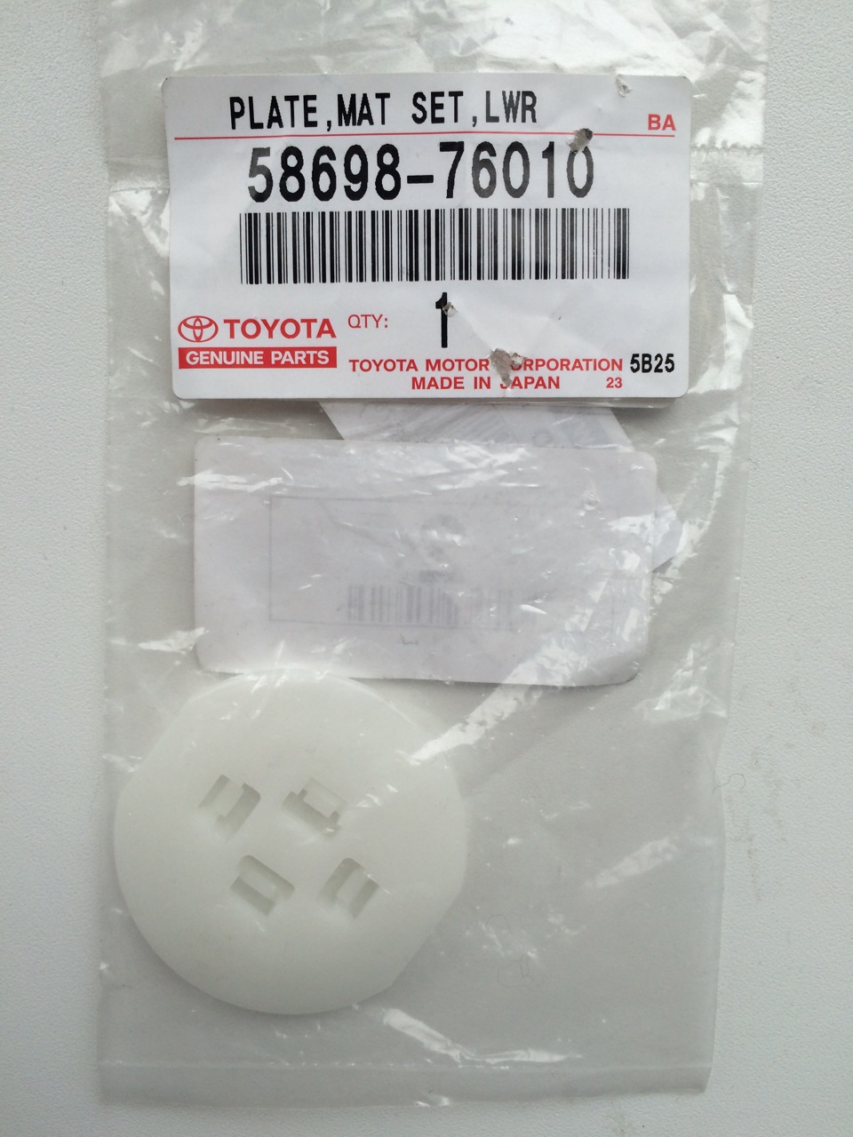 Крепление коврика — бортжурнал Toyota Camry ⋘Bagheera⋙ 2013 года на DRIVE2