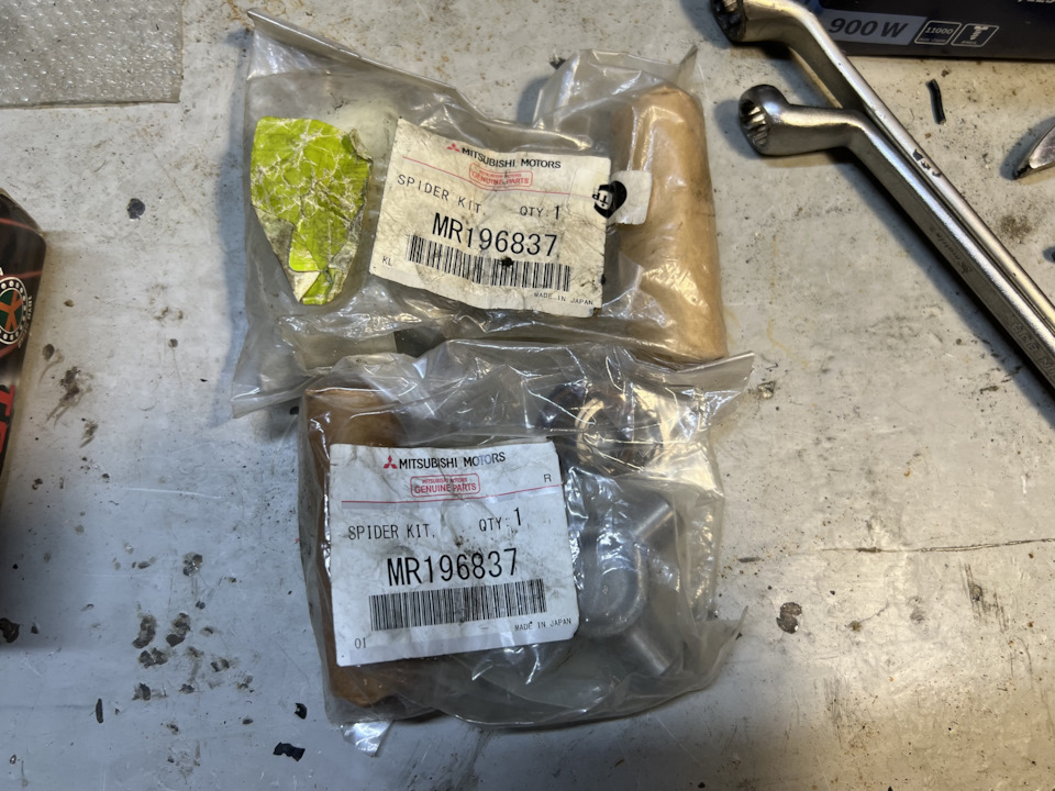 Замена крестовин — Mitsubishi Pajero (2G), 2,5 л, 1992 года | плановое ...