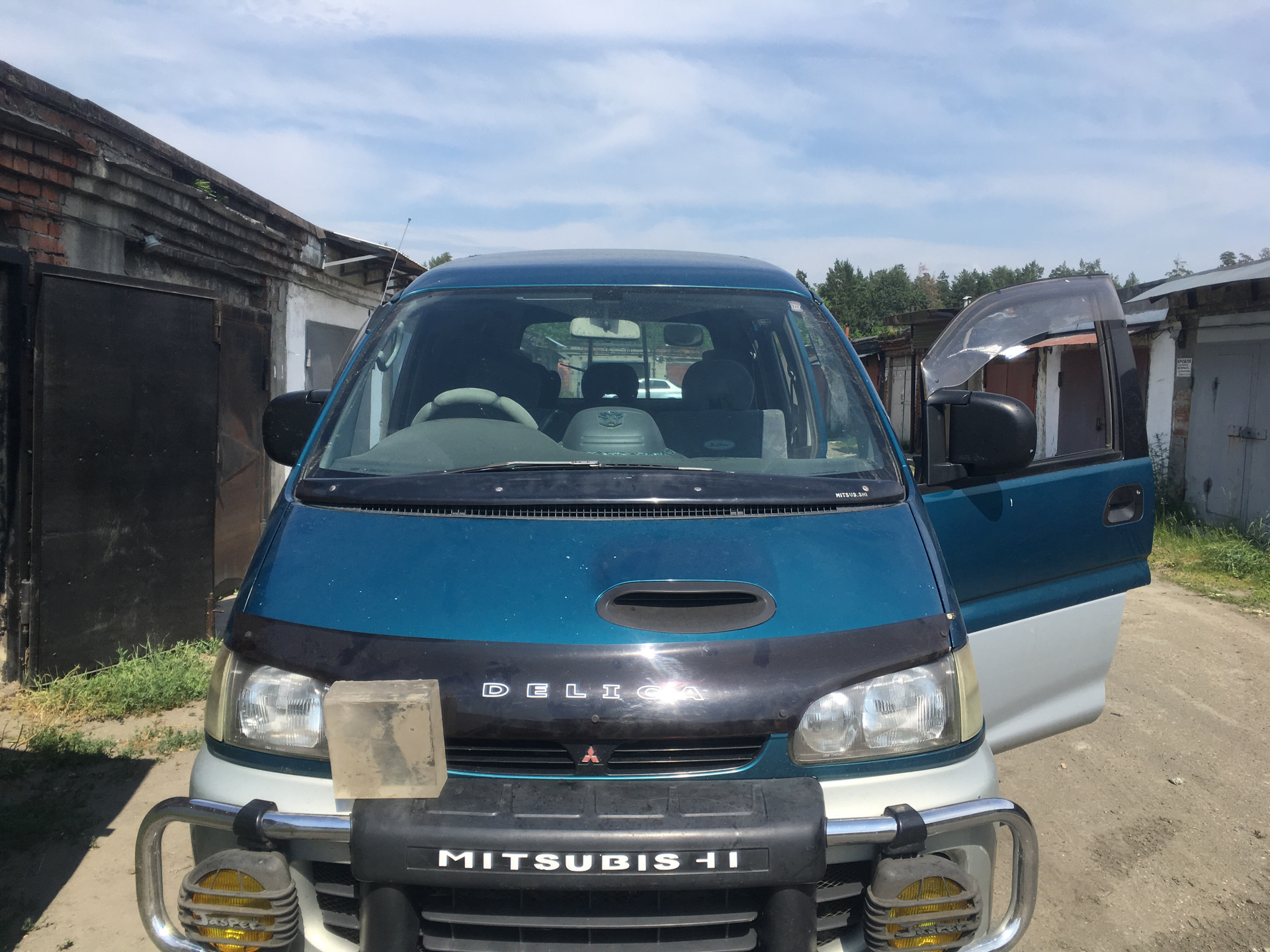 Туманки лестница и какая то штука на капот ))) — Mitsubishi Delica ...