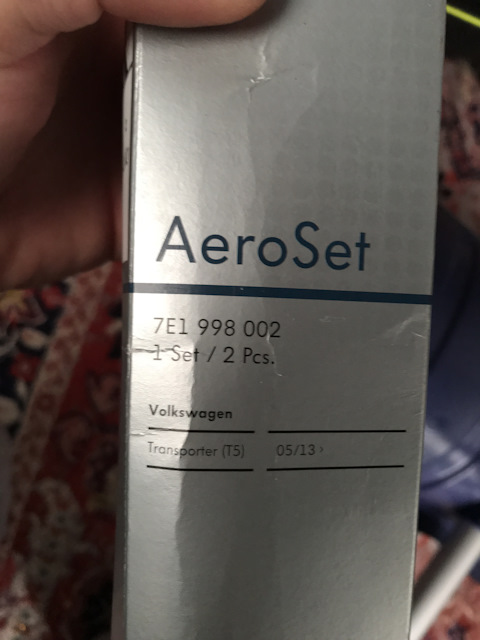 7E1998002 Комплект щеток стеклоочистителя / VW Amarok, Transporter 12 ...