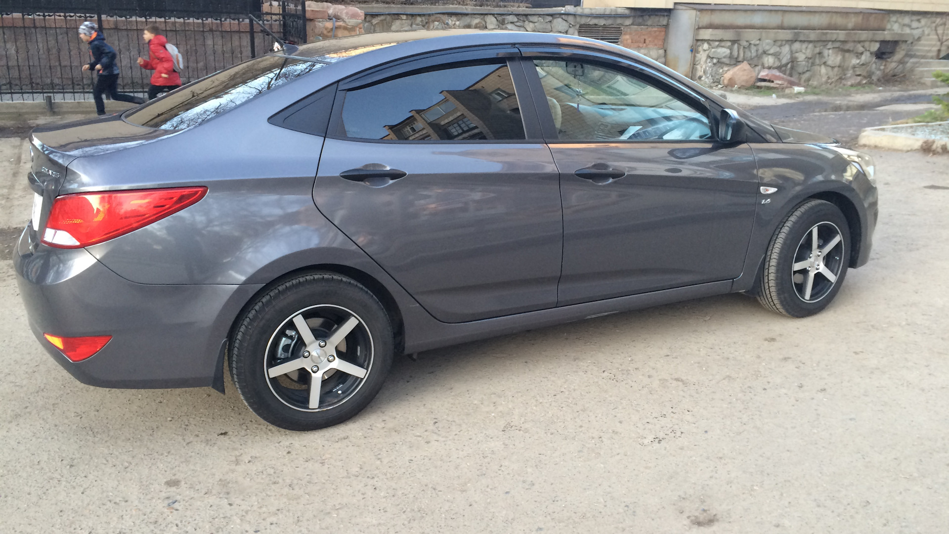 Hyundai Solaris (1G) 1.6 бензиновый 2015 | Соляра)) на DRIVE2