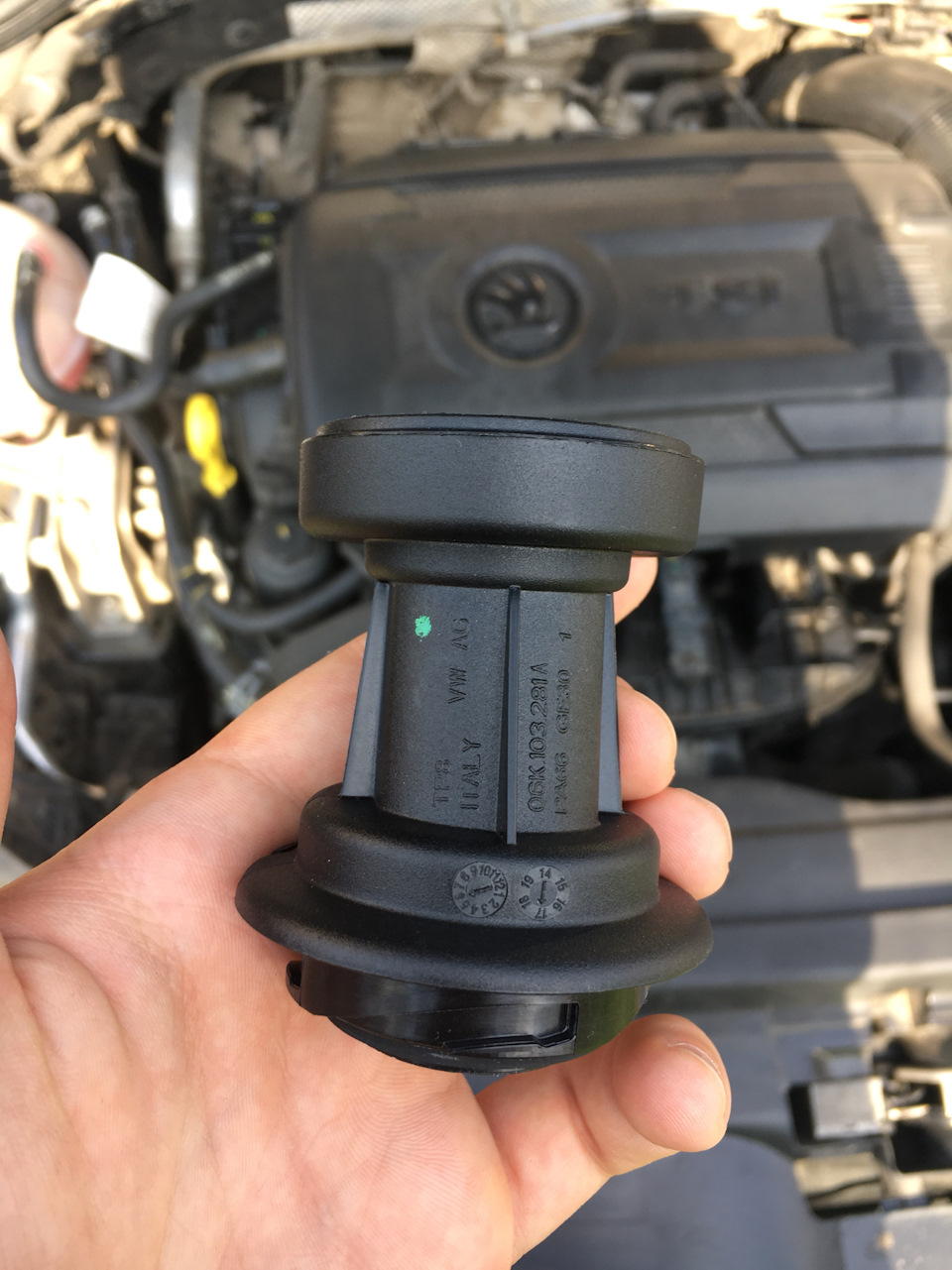 06K103281A Патрубок для заливания масла VAG | Запчасти на DRIVE2