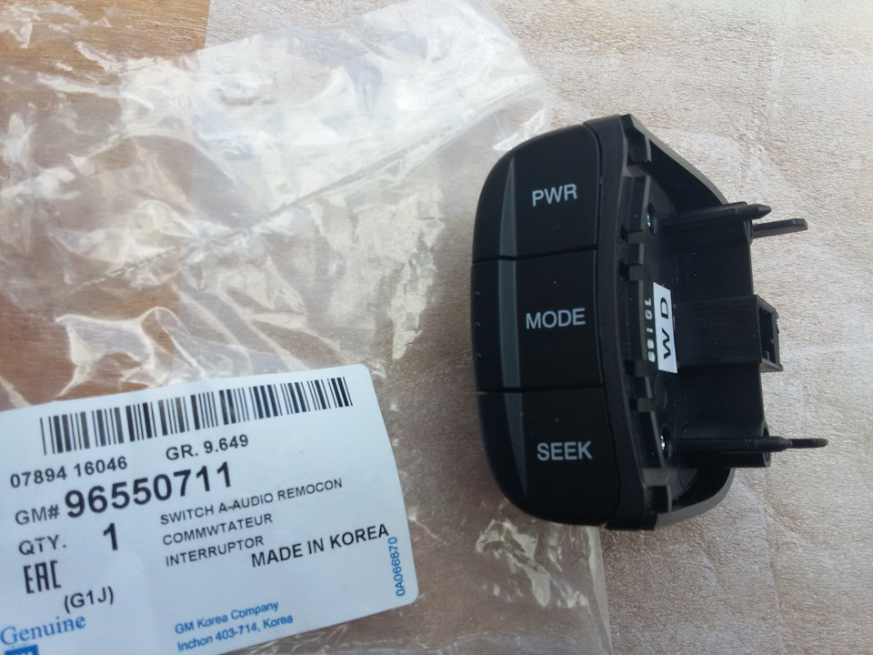 96550711 Выключатель автомагнитолы расположенный на рулевом колесе GM ...