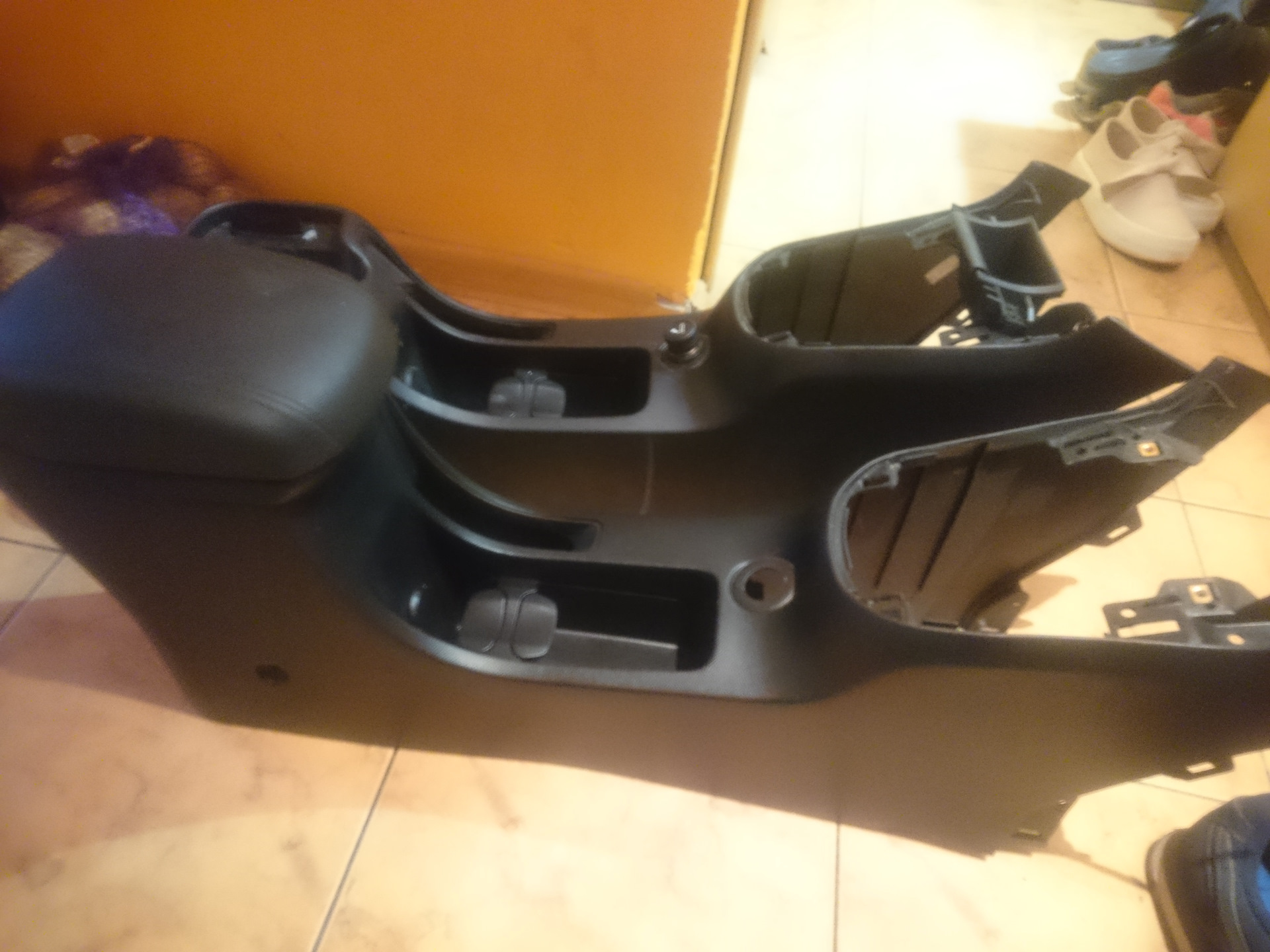 Центральный тоннель с подлокотником — Chevrolet Cruze (1G), 1,6 л, 2012 ...