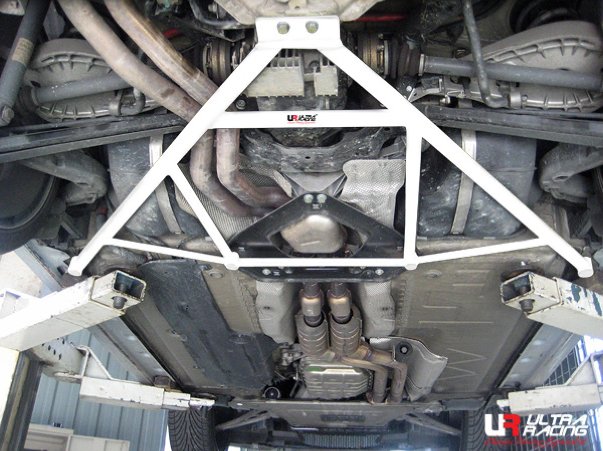 Трехточковая распорка Ultra Racing — BMW Z4 (E85), 3 л, 2003 года ...