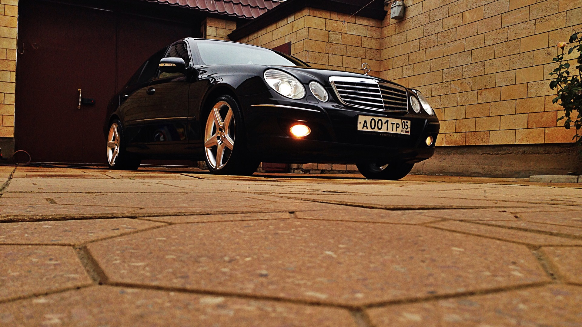 Mercedes-Benz E-Class (W211) 5.5 бензиновый 2007 | E500 4Matic Designo ...