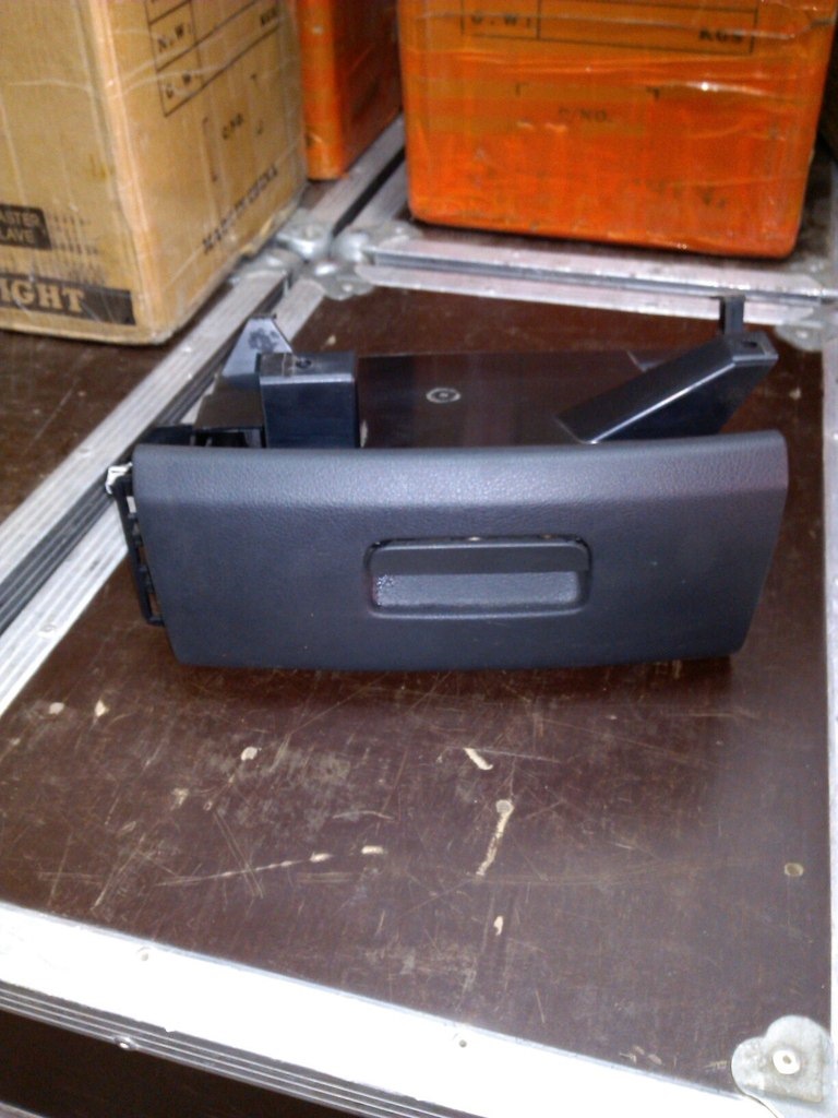 Вещевой ящик под пассажирское сиденье в Skoda — DRIVE2