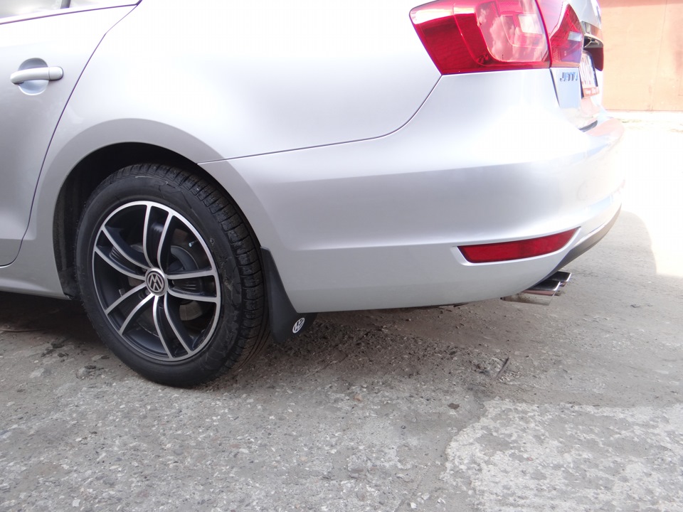Брызговики. — Volkswagen Jetta VI, 1,4 л, 2011 года | аксессуары | DRIVE2