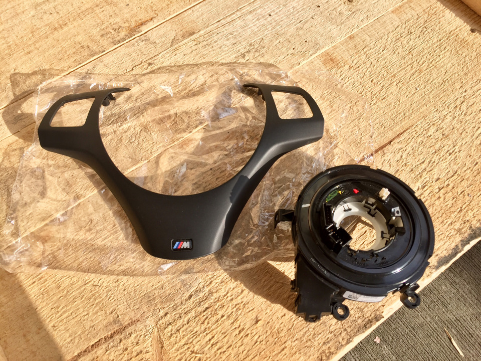 32307845527 Крышка м/ф рулевого колеса в M-ст. черн BMW | Запчасти на ...