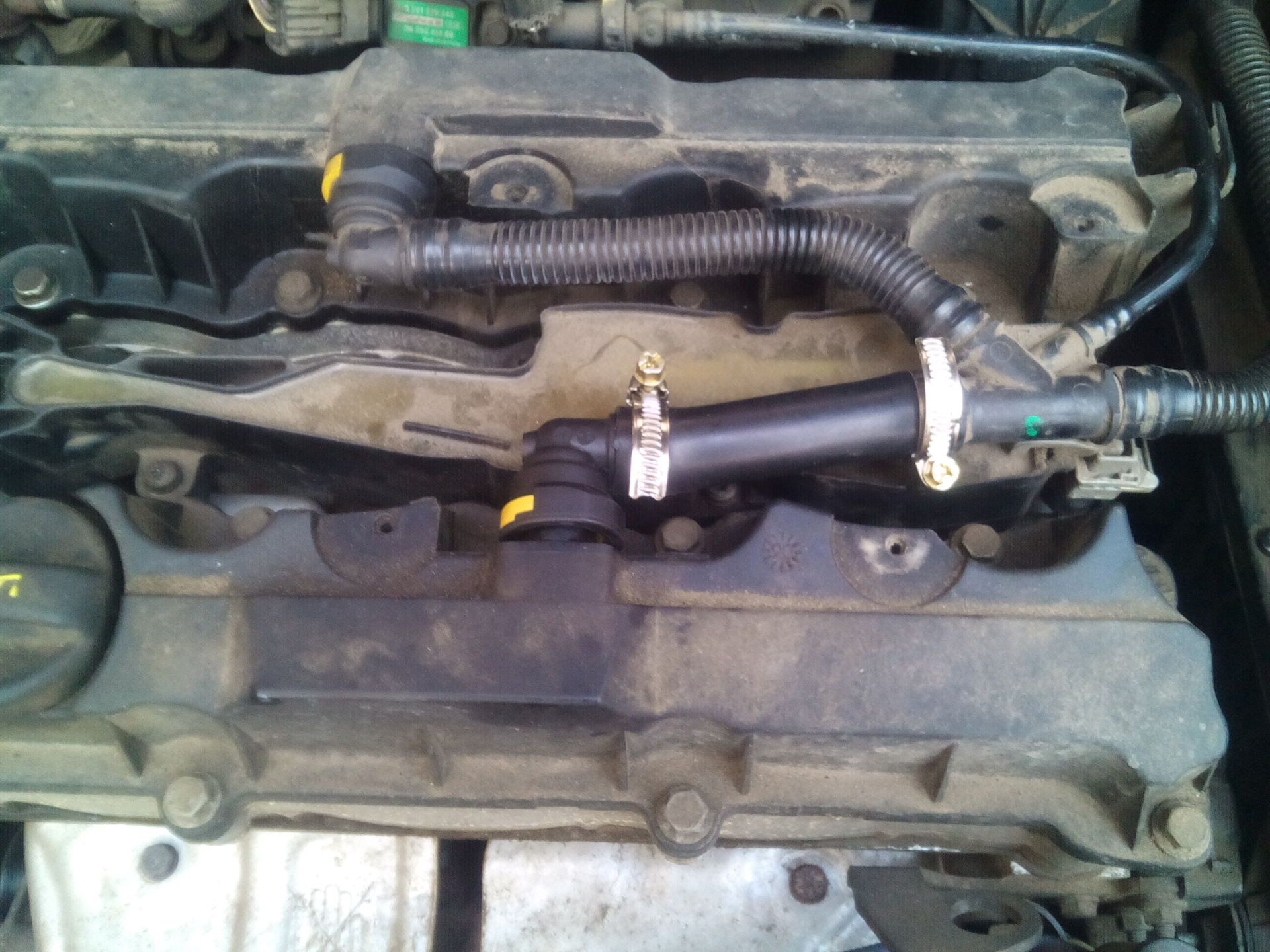 Трубка отвода картерных газов — Peugeot 307 SW, 1,6 л, 2006 года ...