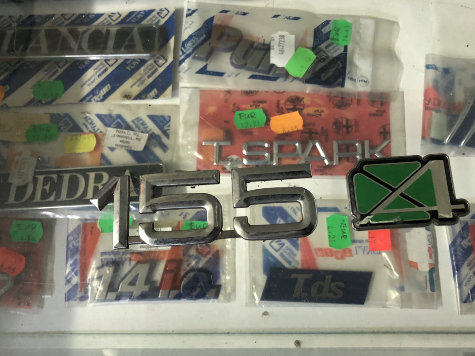 Эмблемма — Alfa Romeo 155, 2 л, 1992 года | стайлинг | DRIVE2