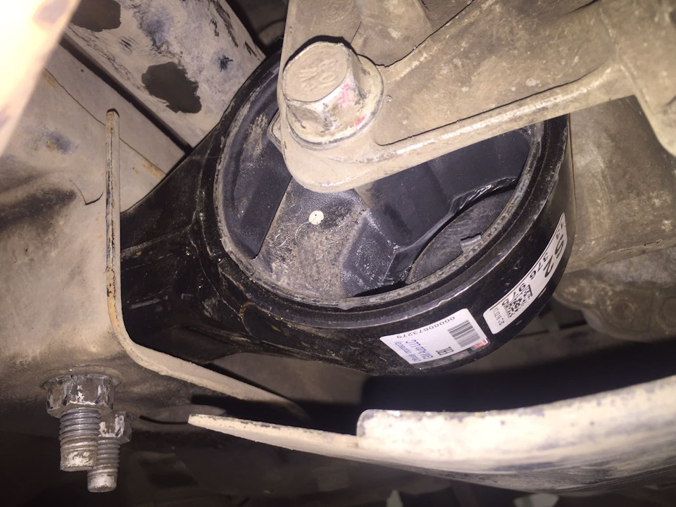 13376975 Подушка двигателя CHEVROLET CRUZE 09- RR GM | Запчасти на DRIVE2