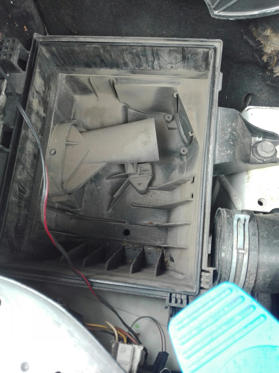 Воздушный фильтр — Volkswagen Transporter T4, 1,9 л, 1998 года ...
