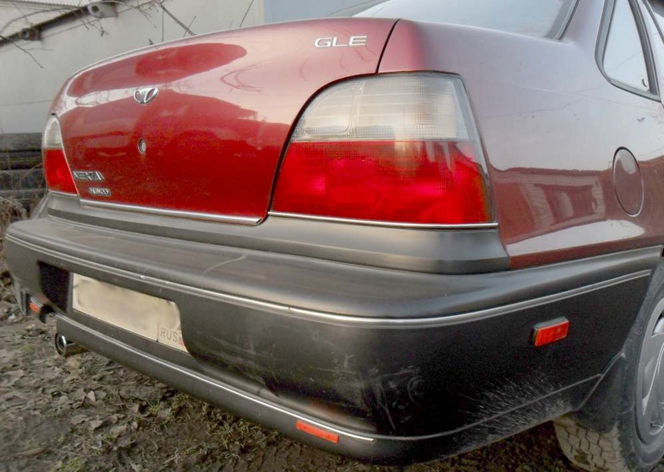 Дополнительные молдинги (зеркала, бампера, багажник, задние фары ...