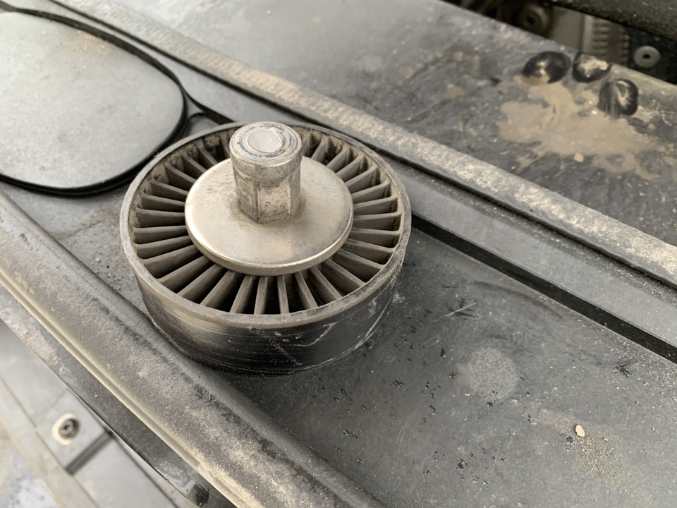 62. Облом болта крепления обводного ролика и генератора — BMW X5 (E70 ...