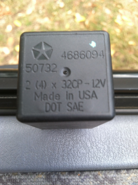 4686094 Реле поворотов Grand Voyager CHRYSLER | Запчасти на DRIVE2