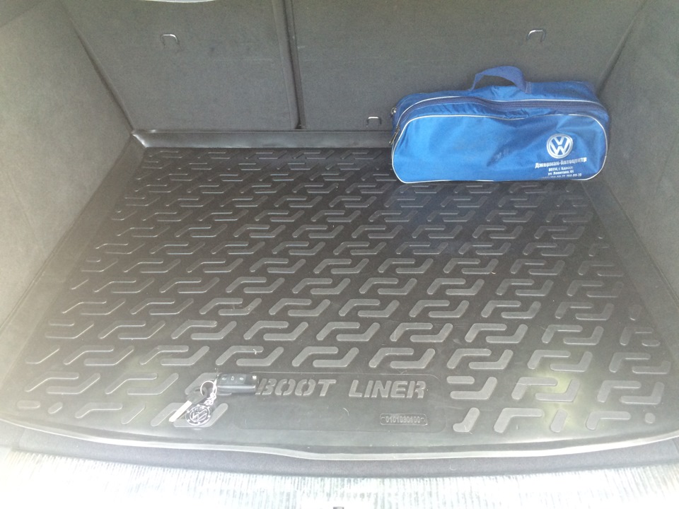 Коврик из полиуретана в багажник — Volkswagen Touareg (1G), 3 л, 2008 ...