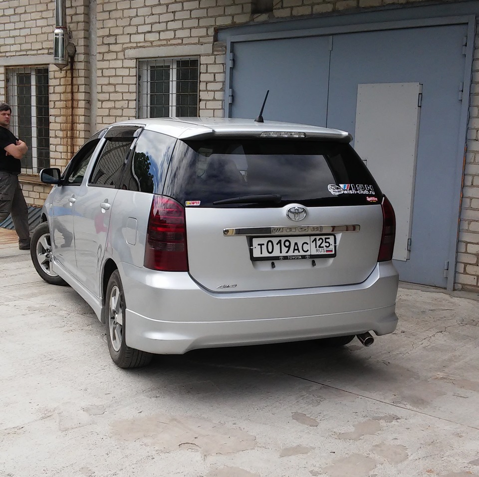 Козырек из оракала и знадние стопы — Toyota Wish (AE10), 1,8 л, 2003 ...