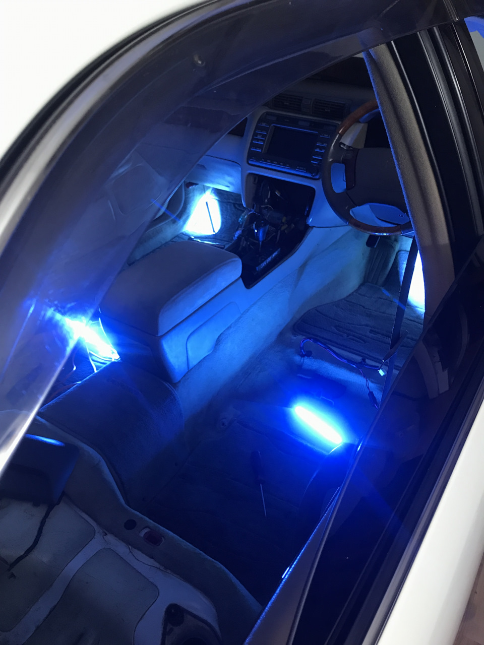 Подсветка ног всем пассажирам Toyota Crown 175 — Toyota Crown (S170), 3 ...