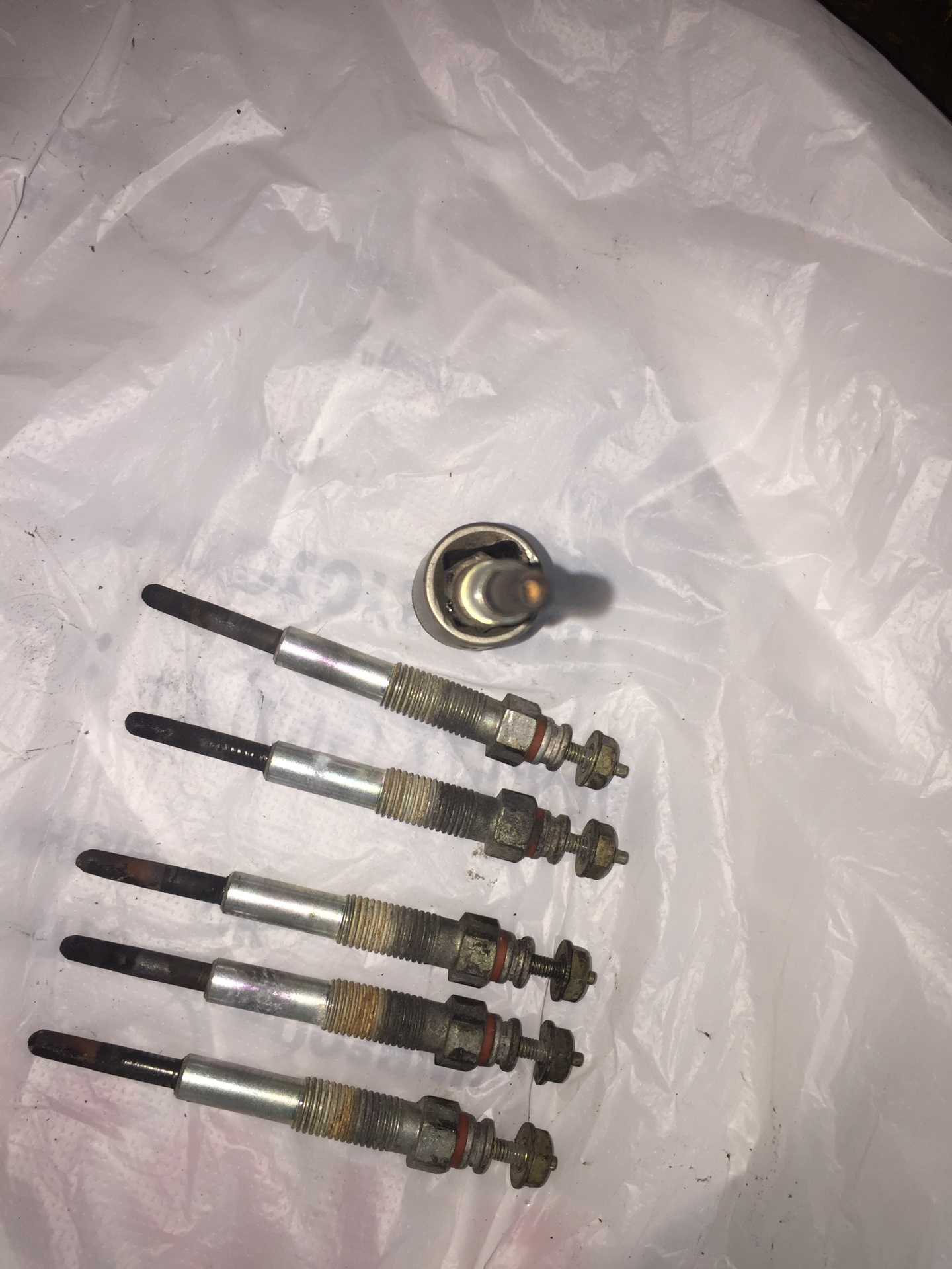 Плохой запуск на холодную. Замена свечей накала. — Toyota Land Cruiser ...