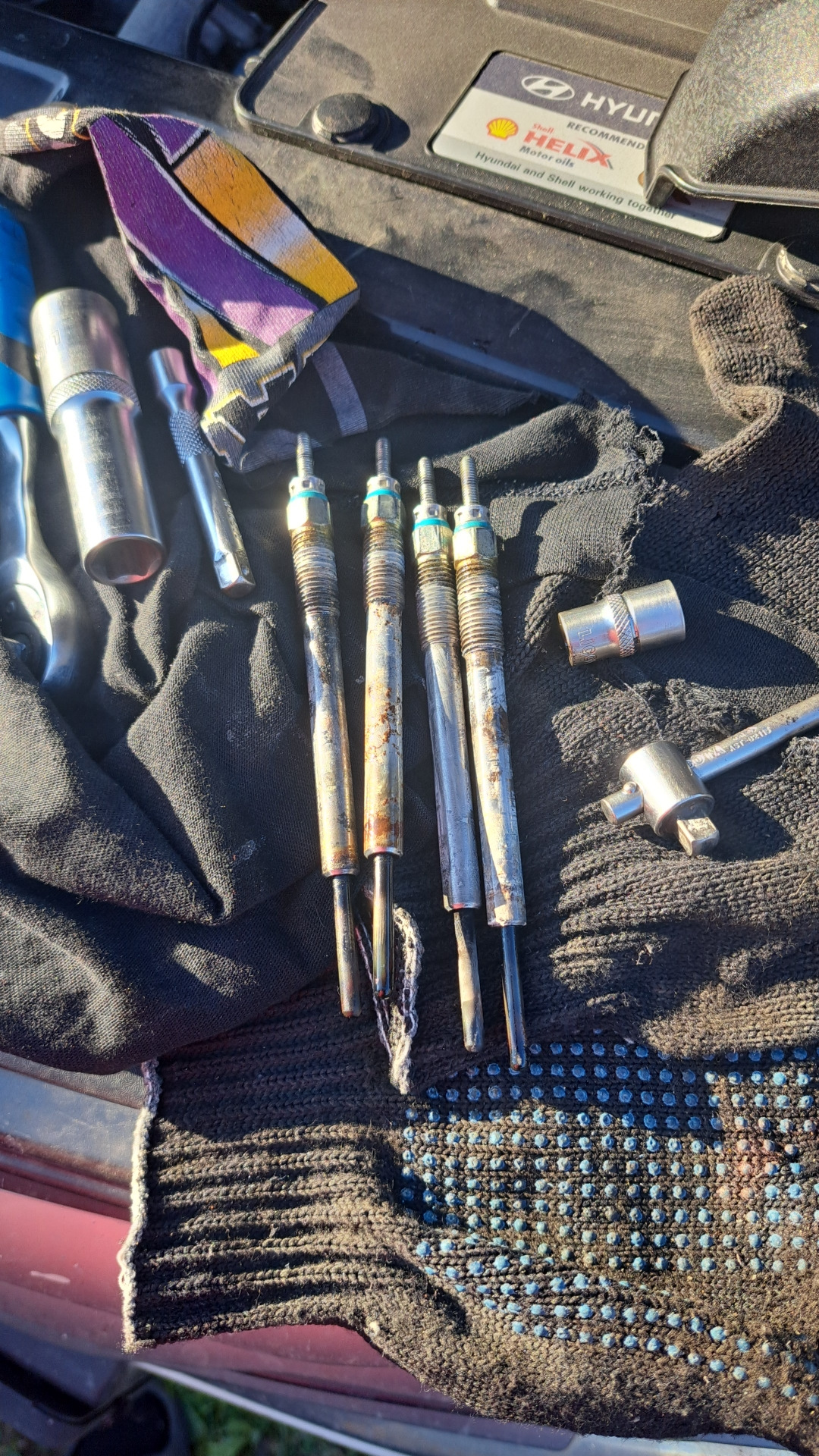 Замена свечей накала. — Hyundai Santa Fe (3G), 2,2 л, 2015 года ...