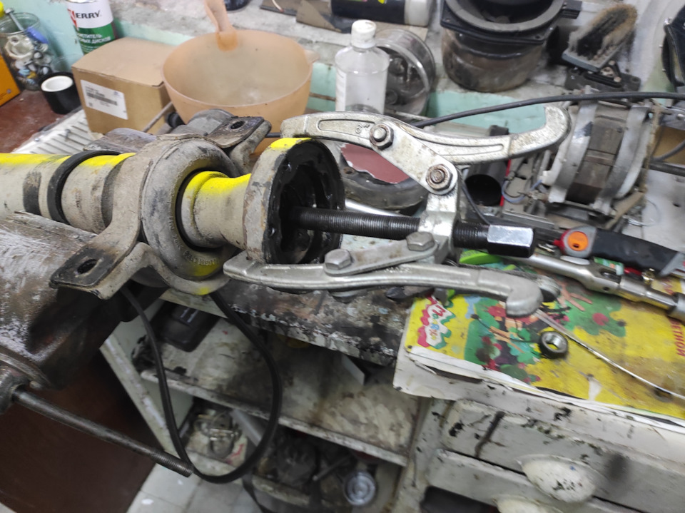 Замена подшипника в подвесном + муфта — Hyundai Tucson (JM), 2 л, 2008 ...