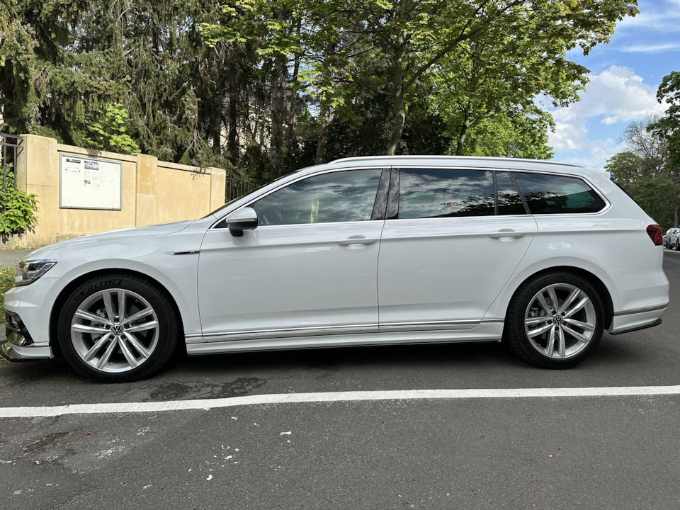 54. Оригинальные динамические колпачки ступицы — Volkswagen Passat ...