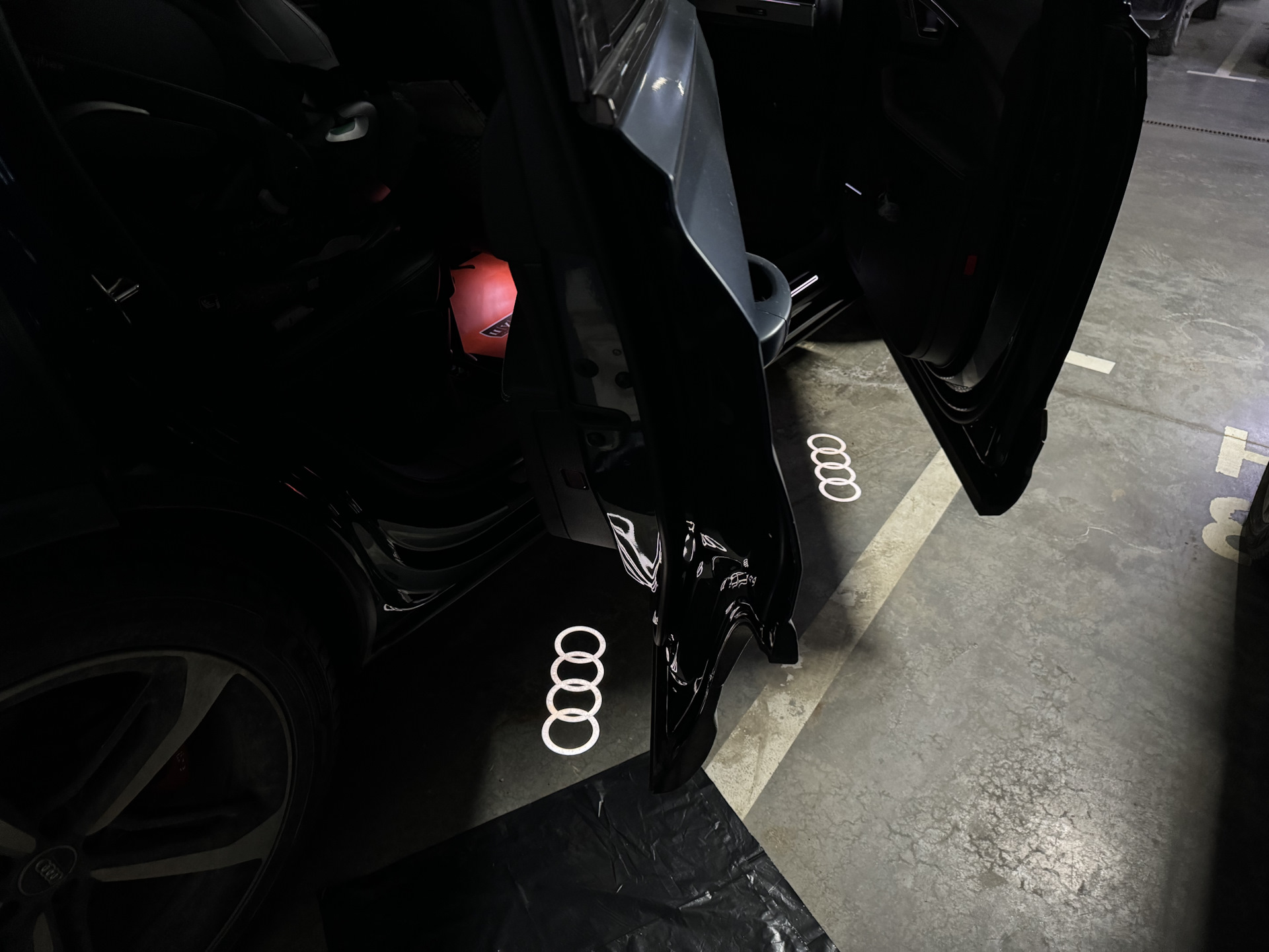 Подсветка дверей и прочие мелочи — Audi Q7 (2G), 3 л, 2019 года ...