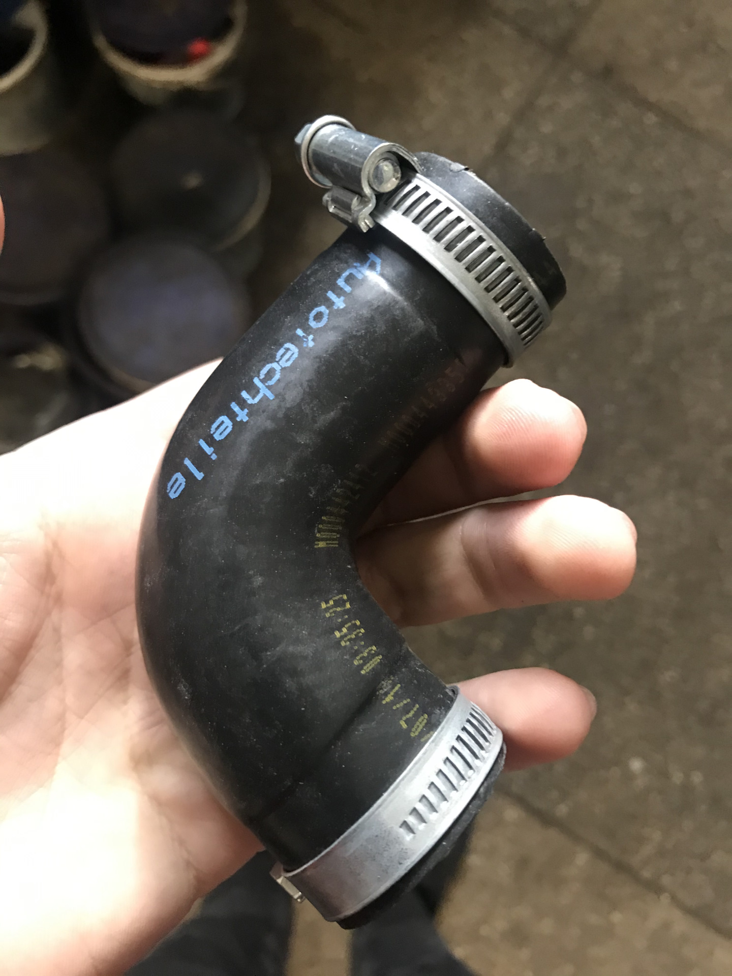Замена патрубка помпы — Mercedes-Benz Vito (1G), 2,2 л, 2002 года ...