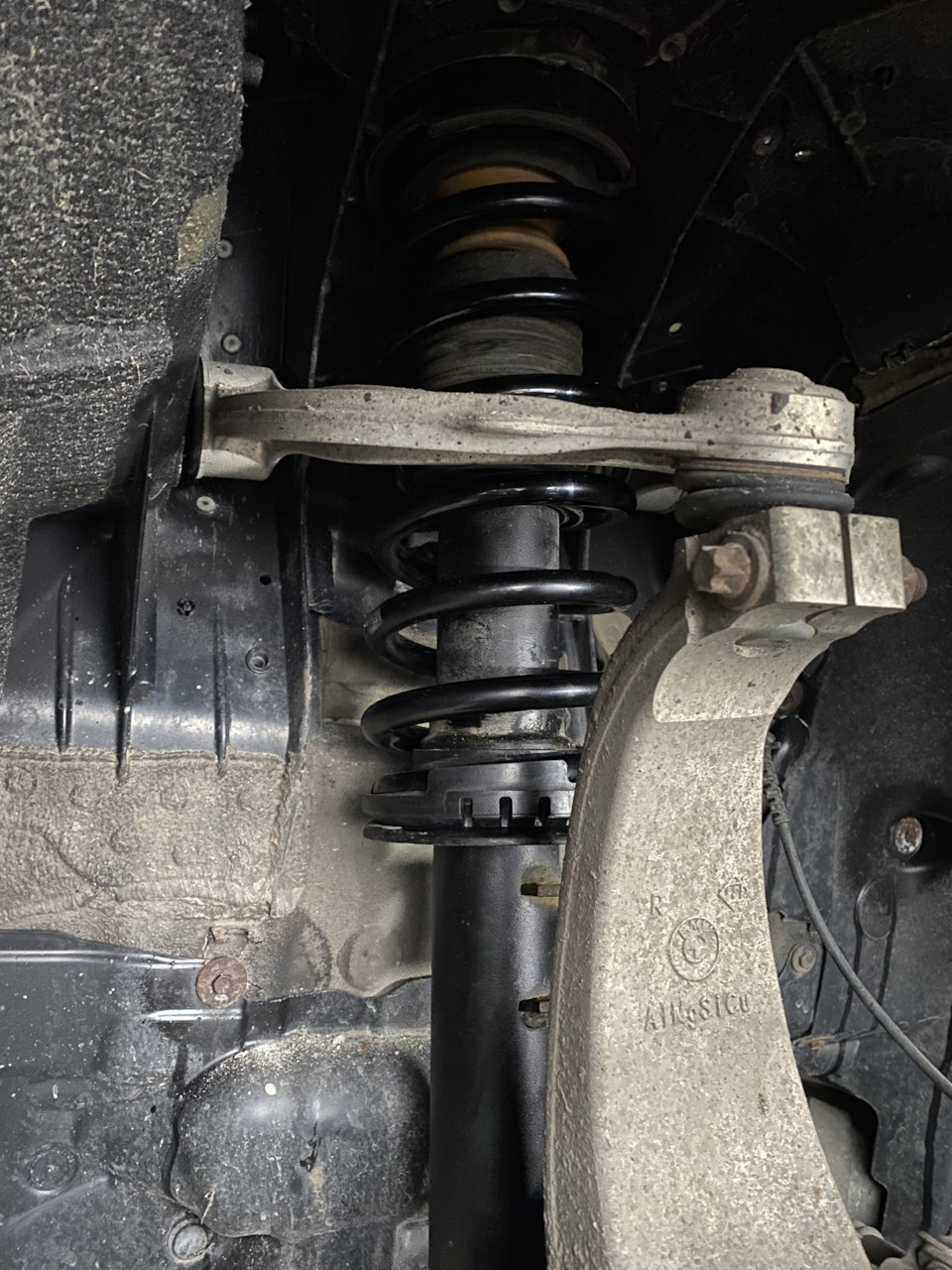 Лопнула пружина — BMW 5 series Gran Turismo (F07), 3 л, 2010 года ...