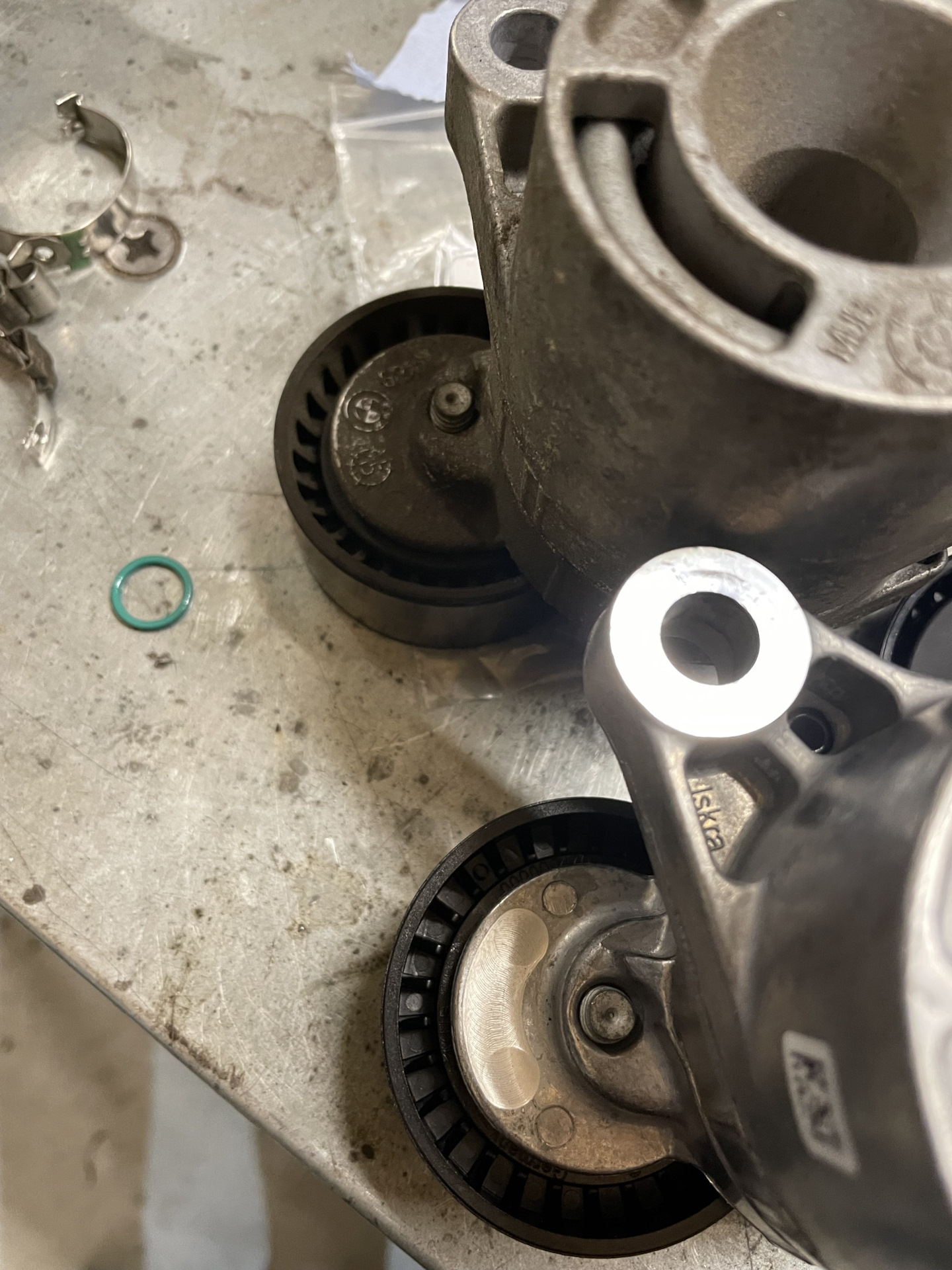 Замена насоса ГУР со всей сопуткой + ремень, ролики и натяжитель. — BMW ...